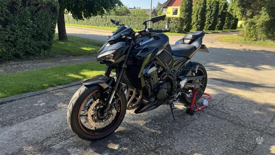 Black Kawasaki Z 2018 in Silute, with an engine capacity of 0.95 L and mileage of 18 thousand km for 5500 €, photo 7 on AUTOMOTO.COM.LV