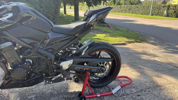 Black Kawasaki Z 2018 in Silute, with an engine capacity of 0.95 L and mileage of 18 thousand km for 5500 €, photo 9 on AUTOMOTO.COM.LV