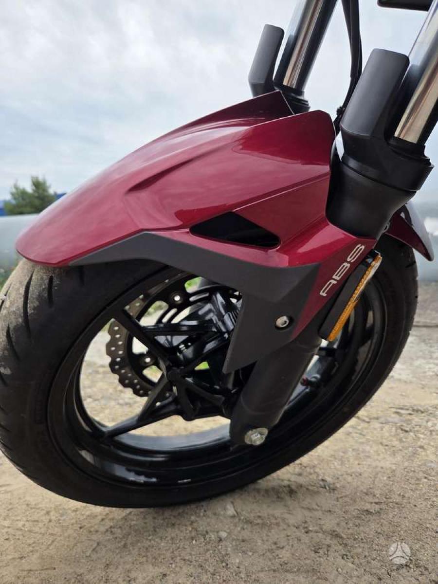 Black Kawasaki Z 2019 in Kaunas, with an engine capacity of 0.40 L and mileage of 22 thousand km for 3400 €, photo 12 on AUTOMOTO.COM.LV