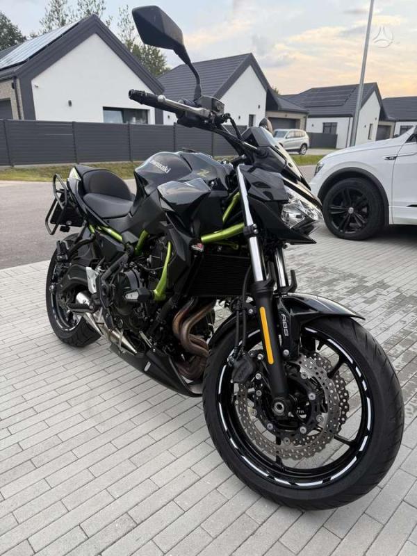 Black Kawasaki Z 2020 in Vilnius, with an engine capacity of 0.65 L and mileage of 14 thousand km for 6000 €, photo 1 on AUTOMOTO.COM.LV