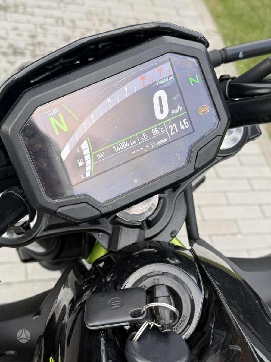 Черный Кавасаки Z 2020 в Вильнюс, объемом двигателя 0.65 л и пробегом 14 тыс. км за 6000 €, фото 5 на AUTOMOTO.COM.LV
