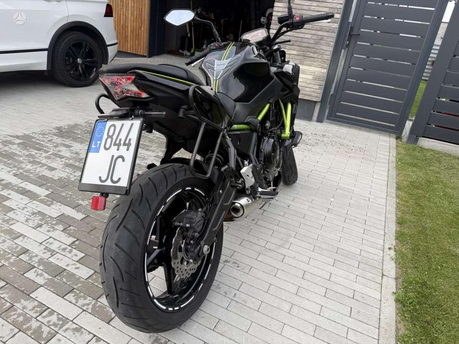 Черный Кавасаки Z 2020 в Вильнюс, объемом двигателя 0.65 л и пробегом 14 тыс. км за 6000 €, фото 8 на AUTOMOTO.COM.LV