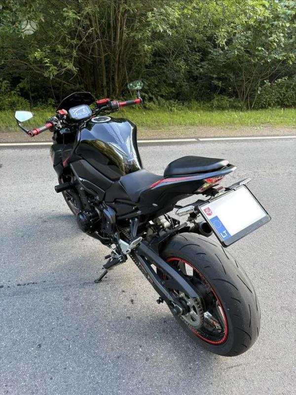 Black Kawasaki Z 2020 in Vilnius, with an engine capacity of 0.95 L and mileage of 10 thousand km for 6999 €, photo 6 on AUTOMOTO.COM.LV