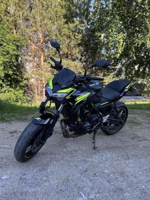 Black Kawasaki Z 2020 in Palanga, with an engine capacity of 0.65 L and mileage of 10 thousand km for 4600 €, photo 1 on AUTOMOTO.COM.LV