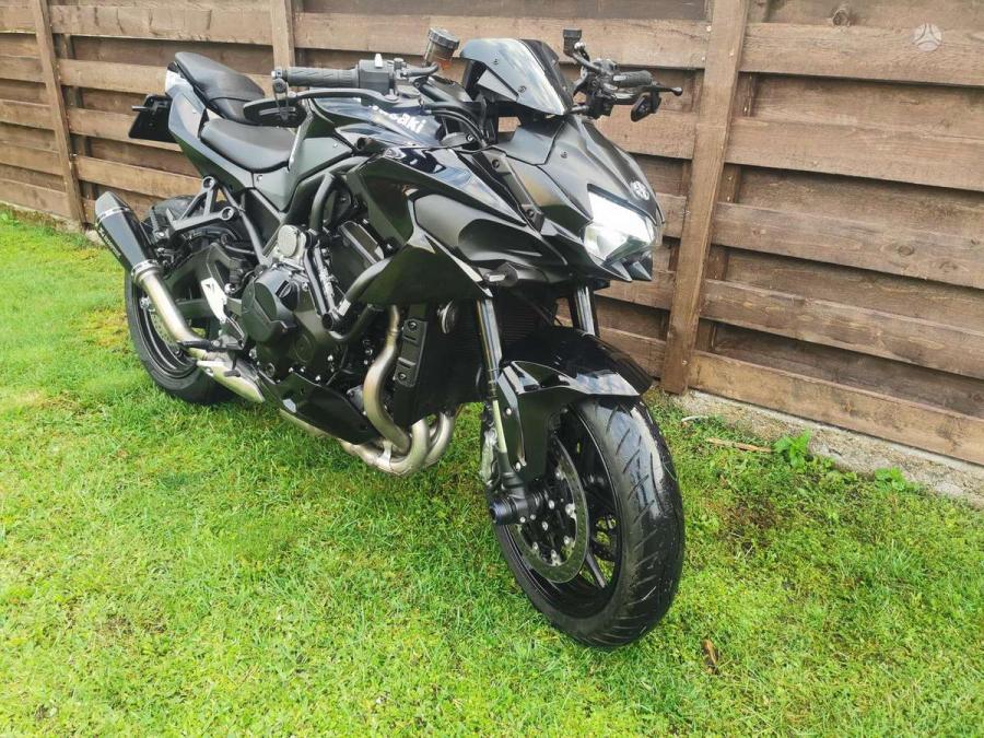 Black Kawasaki Z 2021 in Taurage, with an engine capacity of 1.00 L and mileage of 11 thousand km for 10599 €, photo 5 on AUTOMOTO.COM.LV