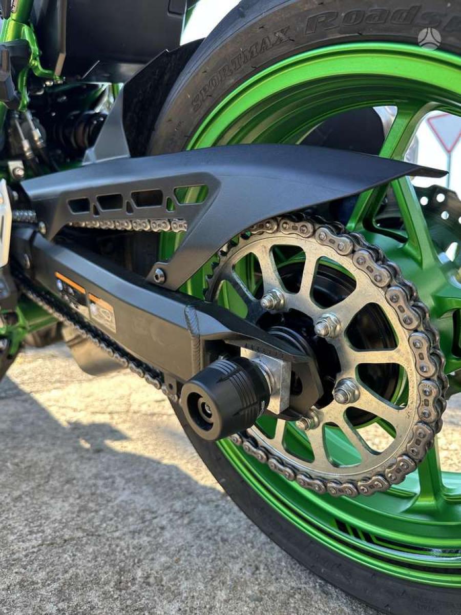 Black Kawasaki Z 2023 in Vilnius, with an engine capacity of 0.90 L and mileage of 3 thousand km for 8099 €, photo 14 on AUTOMOTO.COM.LV