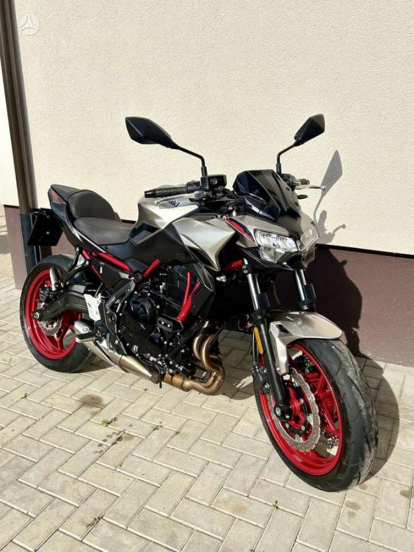 Black Kawasaki Z 2023 in Kaunas, with an engine capacity of 0.65 L and mileage of 4 thousand km for 5500 €, photo 3 on AUTOMOTO.COM.LV