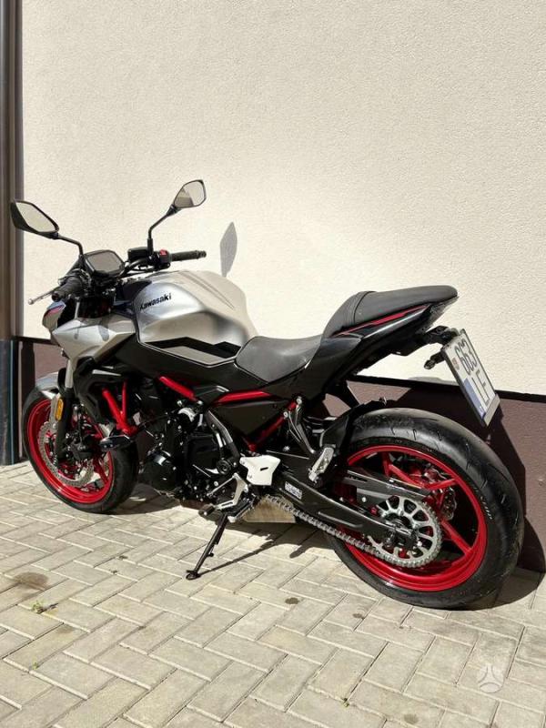 Black Kawasaki Z 2023 in Kaunas, with an engine capacity of 0.65 L and mileage of 4 thousand km for 5500 €, photo 4 on AUTOMOTO.COM.LV