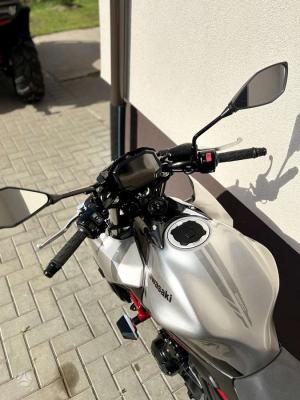 Melns Kawasaki Z 2023 Kauņa, ar dzinēja tilpumu 0.65 L un nobraukumu 4 tūkst. km par 5500 €, foto 6 vietnē AUTOMOTO.COM.LV