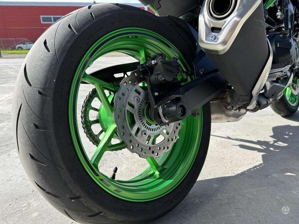 Черный Кавасаки Z 2023 в Вильнюс, объемом двигателя 0.90 л и пробегом 3 тыс. км за 7850 €, фото 11 на AUTOMOTO.COM.LV