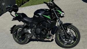 Melns Kawasaki Z 2024 Kauņa, ar dzinēja tilpumu 0.65 L un nobraukumu 14 tūkst. km par 6499 €, foto  vietnē AUTOMOTO.COM.LV