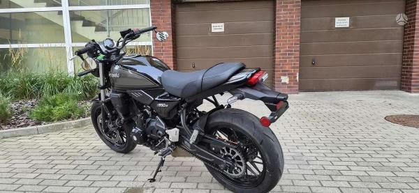 Kawasaki Z 2024 in Vilnius on AUTOMOTO.COM.LV Black Kawasaki Z 2024 in Vilnius, with an engine capacity of 0.65 L and mileage of 4 thousand km for 3900 €, photo 5 on AUTOMOTO.COM.LV