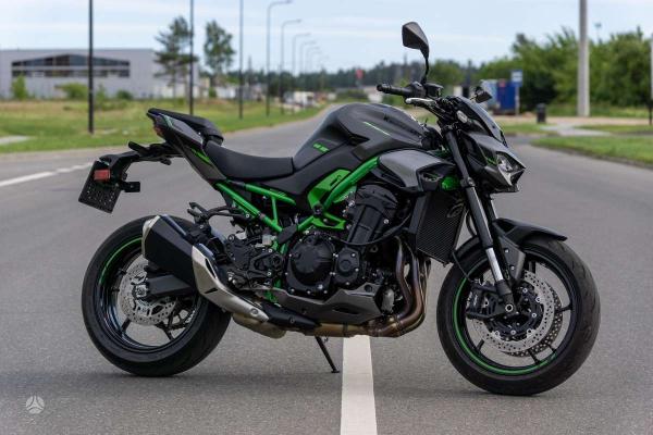 Black Kawasaki Z 2025 in Vilnius, with an engine capacity of 0.90 L and mileage of 2 thousand km for 8490 €, photo 2 on AUTOMOTO.COM.LV
