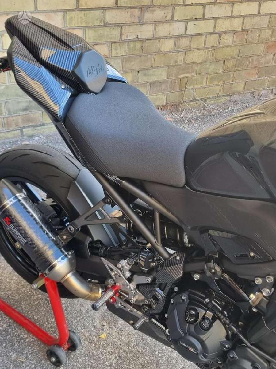Black Kawasaki Z 2025 in Vilnius, with an engine capacity of 0.95 L and mileage of 2 thousand km for 7700 €, photo 13 on AUTOMOTO.COM.LV