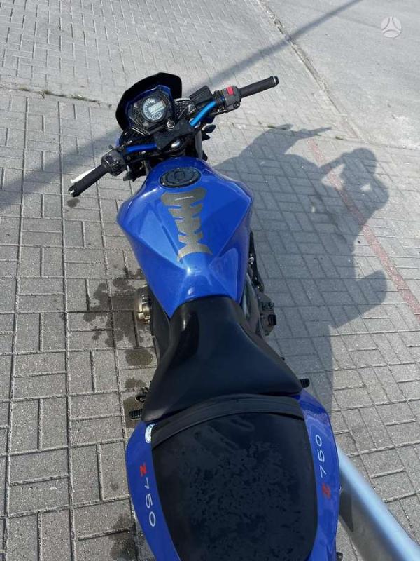 Синий Кавасаки Z 2004 в Шяуляй, объемом двигателя 0.75 л и пробегом 55 тыс. км за 2500 €, фото 5 на AUTOMOTO.COM.LV