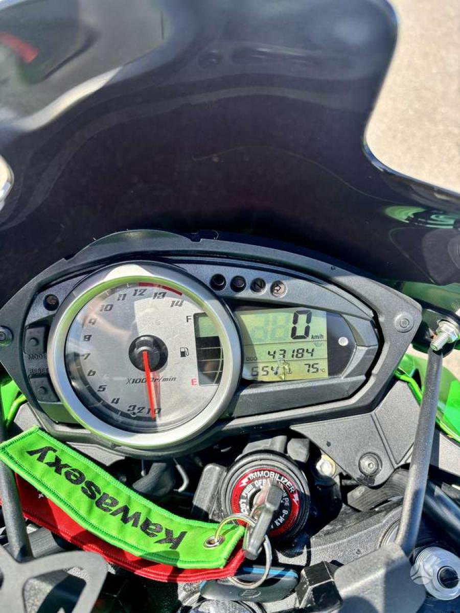 Green Kawasaki Z 2009 in Vilnius, with an engine capacity of 0.75 L and mileage of 43 thousand km for 4200 €, photo 10 on AUTOMOTO.COM.LV
