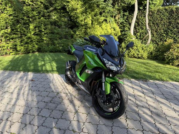 Green Kawasaki Z 2013 in Alytus, with an engine capacity of 10.00 L and mileage of 30 thousand km for 5100 €, photo 1 on AUTOMOTO.COM.LV