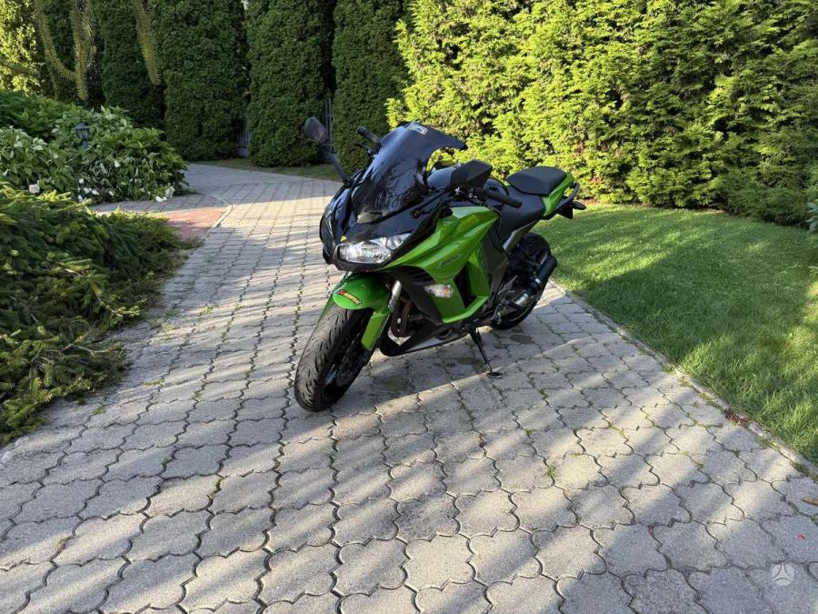 Green Kawasaki Z 2013 in Alytus, with an engine capacity of 10.00 L and mileage of 30 thousand km for 5100 €, photo 3 on AUTOMOTO.COM.LV