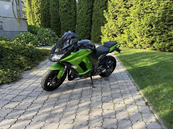 Green Kawasaki Z 2013 in Alytus, with an engine capacity of 10.00 L and mileage of 30 thousand km for 5100 €, photo 3 on AUTOMOTO.COM.LV
