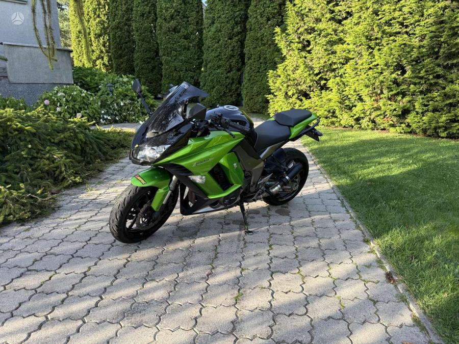 Green Kawasaki Z 2013 in Alytus, with an engine capacity of 10.00 L and mileage of 30 thousand km for 5100 €, photo 4 on AUTOMOTO.COM.LV