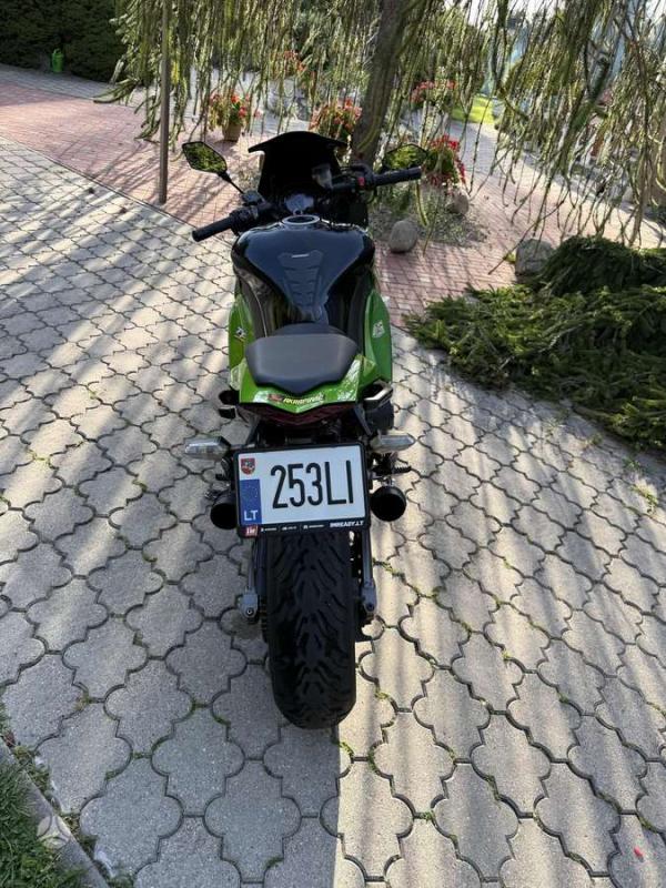 Green Kawasaki Z 2013 in Alytus, with an engine capacity of 10.00 L and mileage of 30 thousand km for 5100 €, photo 6 on AUTOMOTO.COM.LV
