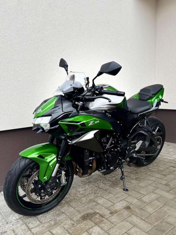 Green Kawasaki Z 2025 in Kaunas, with an engine capacity of 1.00 L and mileage of 3 thousand km for 14500 €, photo 2 on AUTOMOTO.COM.LV