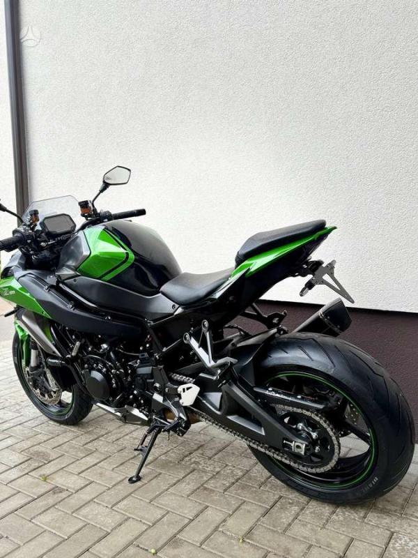 Green Kawasaki Z 2025 in Kaunas, with an engine capacity of 1.00 L and mileage of 3 thousand km for 14500 €, photo 5 on AUTOMOTO.COM.LV