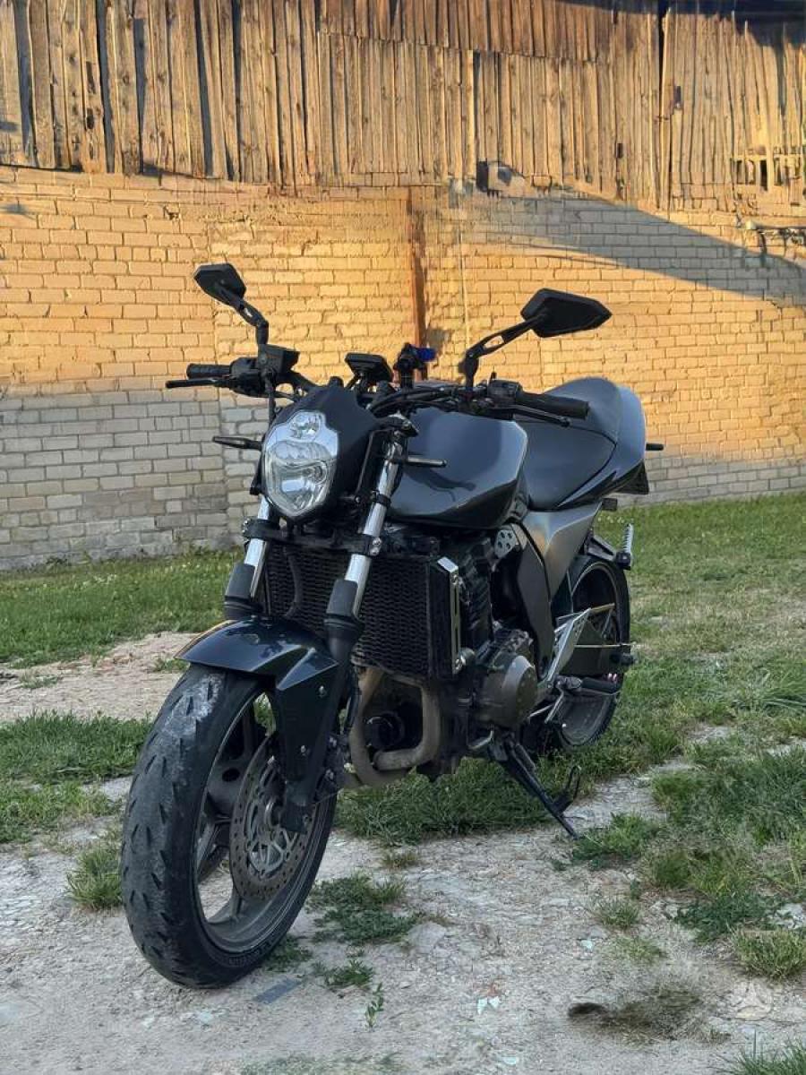Серый Кавасаки Z 2005 в Шяуляй, объемом двигателя 0.75 л и пробегом 38 тыс. км за 2400 €, фото 5 на AUTOMOTO.COM.LV