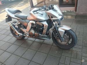 Pelēks Kawasaki Z 2006 Kauņa, ar dzinēja tilpumu 0.75 L un nobraukumu 50 tūkst. km par 2800 €, foto  vietnē AUTOMOTO.COM.LV