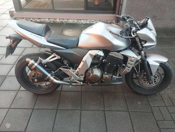 Grey Kawasaki Z 2006 in Kaunas, with an engine capacity of 0.75 L and mileage of 50 thousand km for 2800 €, photo 3 on AUTOMOTO.COM.LV