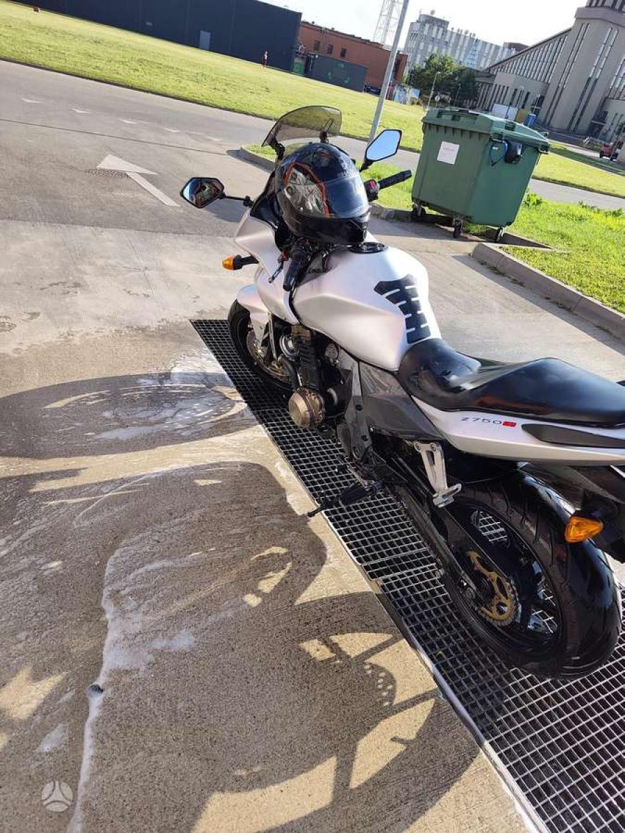 Grey Kawasaki Z 2006 in Mazeikiai, with an engine capacity of 0.75 L and mileage of 38 thousand km for 2800 €, photo 3 on AUTOMOTO.COM.LV