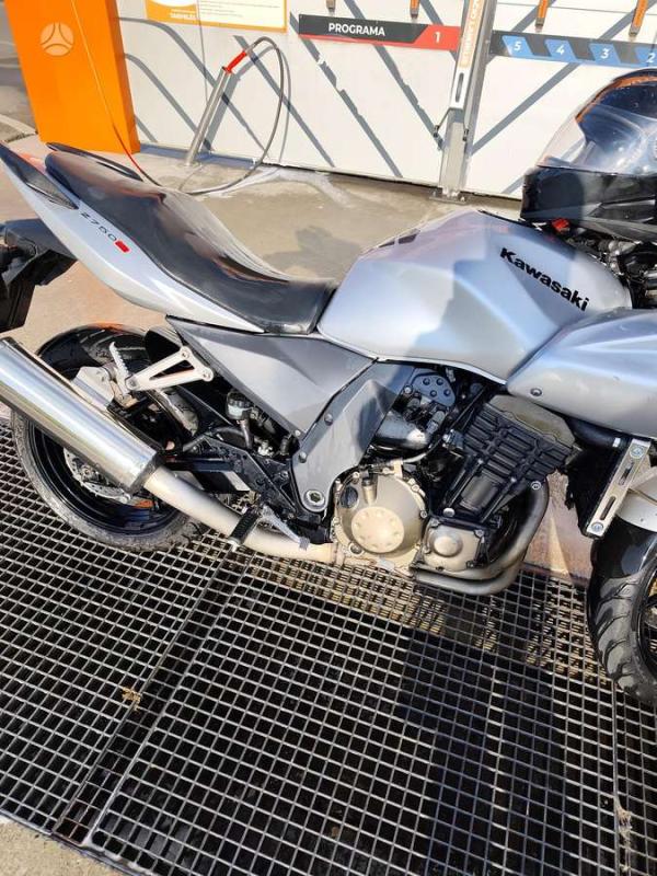 Grey Kawasaki Z 2006 in Mazeikiai, with an engine capacity of 0.75 L and mileage of 38 thousand km for 2800 €, photo 4 on AUTOMOTO.COM.LV