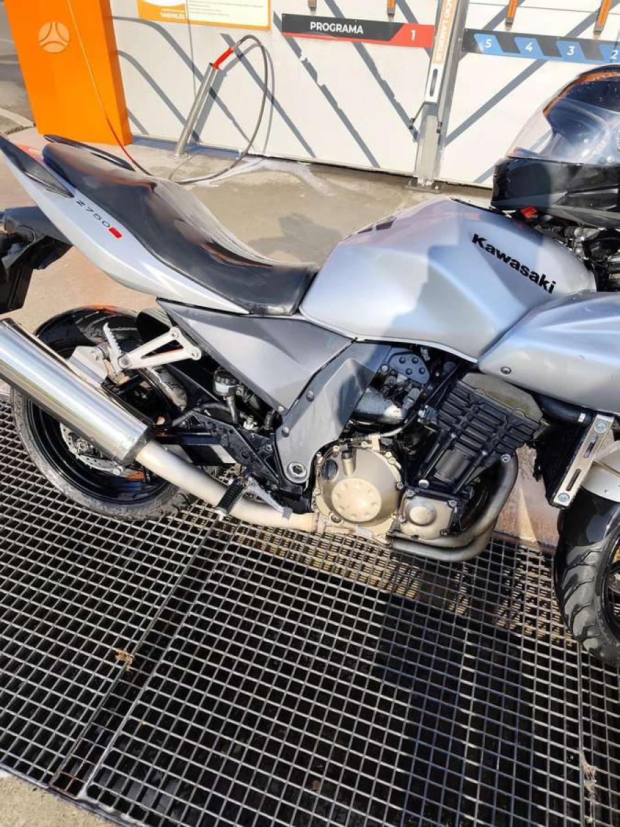 Grey Kawasaki Z 2006 in Mazeikiai, with an engine capacity of 0.75 L and mileage of 38 thousand km for 2800 €, photo 5 on AUTOMOTO.COM.LV