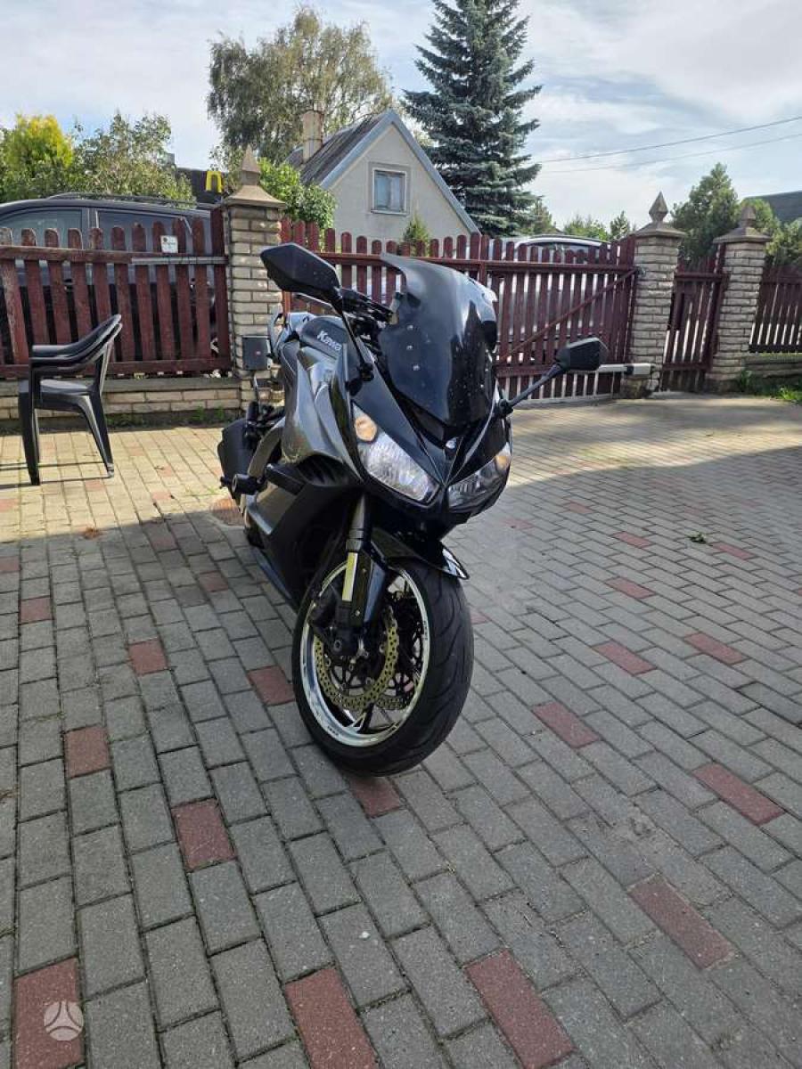 Pelēks Kawasaki Z 2013 Šauļi, ar dzinēja tilpumu 1.03 L un nobraukumu 32 tūkst. km par 6450 €, foto 1 vietnē AUTOMOTO.COM.LV