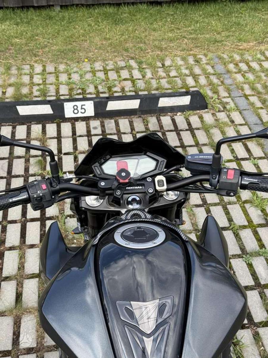 Grey Kawasaki Z 2017 in Prienai, with an engine capacity of 0.81 L and mileage of 41 thousand km for 4500 €, photo 27 on AUTOMOTO.COM.LV