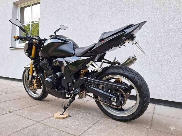 Kawasaki Z 2004 in Prienai, with an engine capacity of 0.75 L and mileage of 31 thousand km for 2750 €, photo 4 on AUTOMOTO.COM.LV