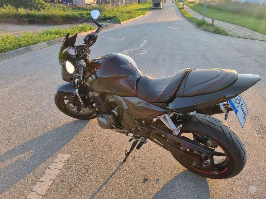 Kawasaki Z 2004 Alīta, ar dzinēja tilpumu 0.75 L un nobraukumu 27 tūkst. km par 2600 €, foto 4 vietnē AUTOMOTO.COM.LV