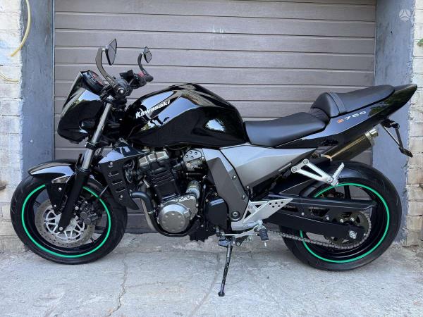 Kawasaki Z 2005 in Prienai, with an engine capacity of 0.75 L and mileage of 17 thousand km for 2899 €, photo 4 on AUTOMOTO.COM.LV