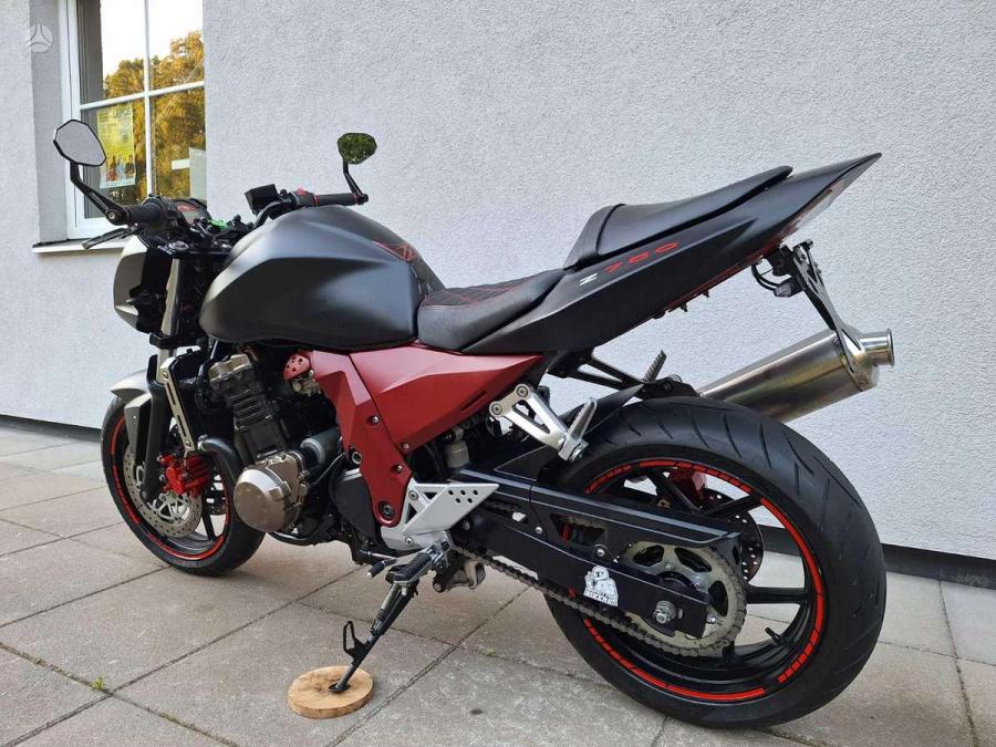Kawasaki Z 2005 in Prienai, with an engine capacity of 0.75 L and mileage of 32 thousand km for 2650 €, photo 3 on AUTOMOTO.COM.LV
