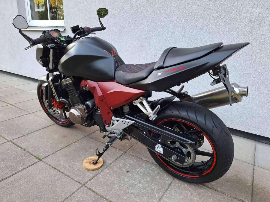 Kawasaki Z 2005 in Prienai, with an engine capacity of 0.75 L and mileage of 32 thousand km for 2650 €, photo 6 on AUTOMOTO.COM.LV