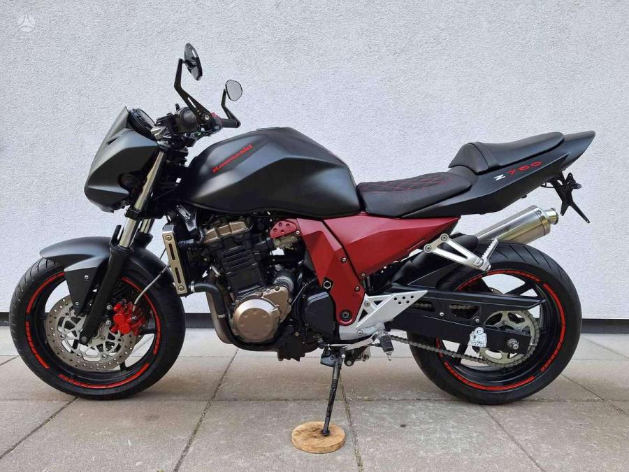 Kawasaki Z 2005 in Prienai, with an engine capacity of 0.75 L and mileage of 32 thousand km for 2650 €, photo 9 on AUTOMOTO.COM.LV