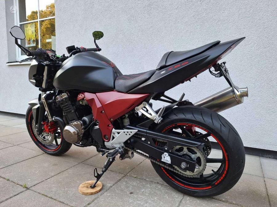 Kawasaki Z 2005 in Prienai, with an engine capacity of 0.75 L and mileage of 32 thousand km for 2650 €, photo 11 on AUTOMOTO.COM.LV