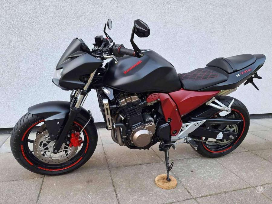 Kawasaki Z 2005 in Prienai, with an engine capacity of 0.75 L and mileage of 32 thousand km for 2650 €, photo 16 on AUTOMOTO.COM.LV