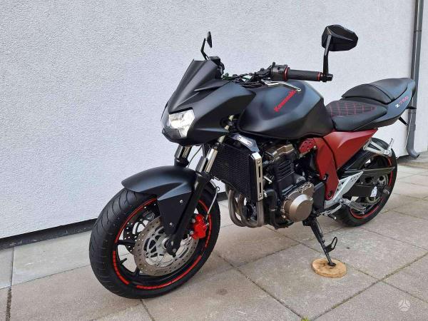 Kawasaki Z 2005 in Prienai, with an engine capacity of 0.75 L and mileage of 32 thousand km for 2650 €, photo 1 on AUTOMOTO.COM.LV