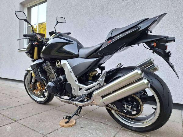 Kawasaki Z 2006 in Prienai, with an engine capacity of 1.00 L and mileage of 32 thousand km for 3250 €, photo 5 on AUTOMOTO.COM.LV