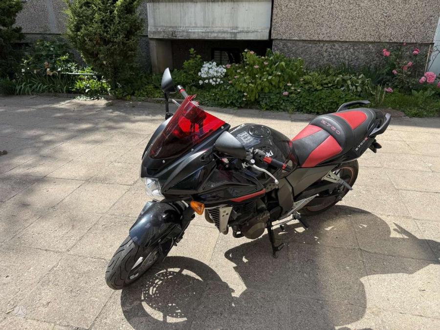 Kawasaki Z 2006 Kauņa, ar dzinēja tilpumu 0.75 L un nobraukumu 26 tūkst. km par 2050 €, foto 3 vietnē AUTOMOTO.COM.LV