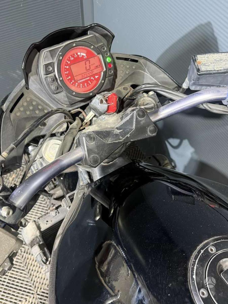 Kawasaki Z 2006 in Taurage, with an engine capacity of 0.75 L and mileage of 32 thousand km for 1990 €, photo 5 on AUTOMOTO.COM.LV