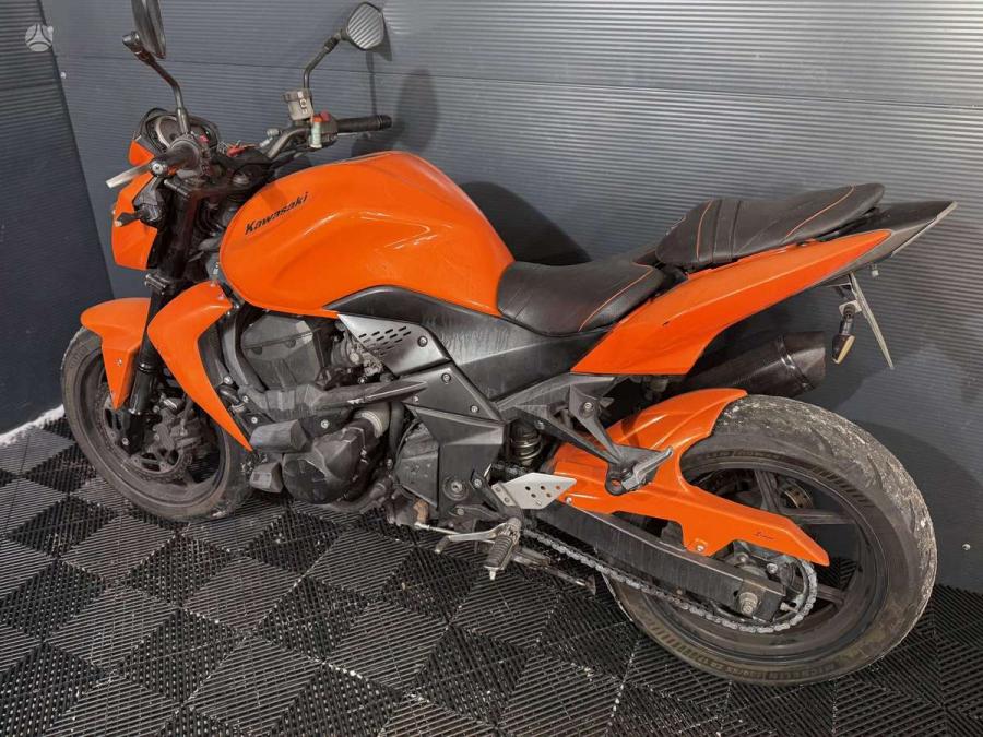Kawasaki Z 2008 in Taurage, with an engine capacity of 0.75 L and mileage of 30 thousand km for 2550 €, photo 7 on AUTOMOTO.COM.LV