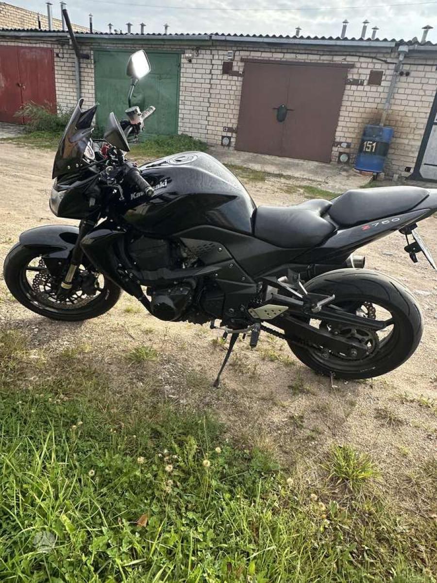 Kawasaki Z 2008 in Zarasai, with an engine capacity of 0.75 L and mileage of 40 thousand km for 3000 €, photo 4 on AUTOMOTO.COM.LV