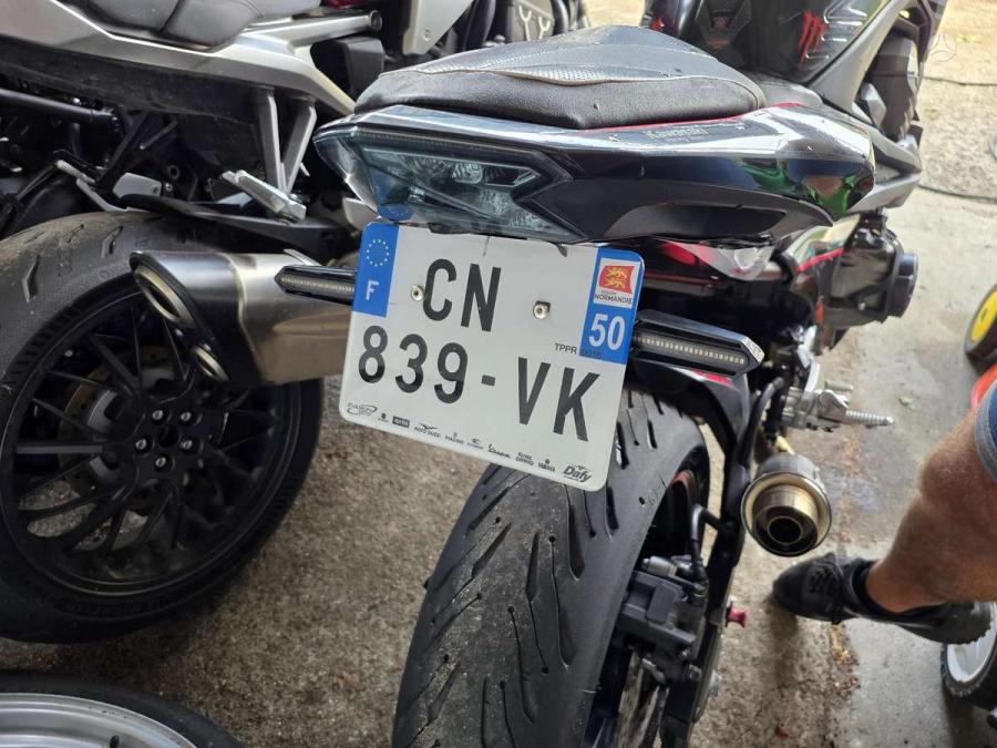 Kawasaki Z 2012 in Taurage, with an engine capacity of 0.80 L and mileage of 27 thousand km for 4500 €, photo 9 on AUTOMOTO.COM.LV
